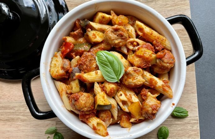 Griekse pasta met courgette, aubergine en kipbraadworstjes - Sophie ...